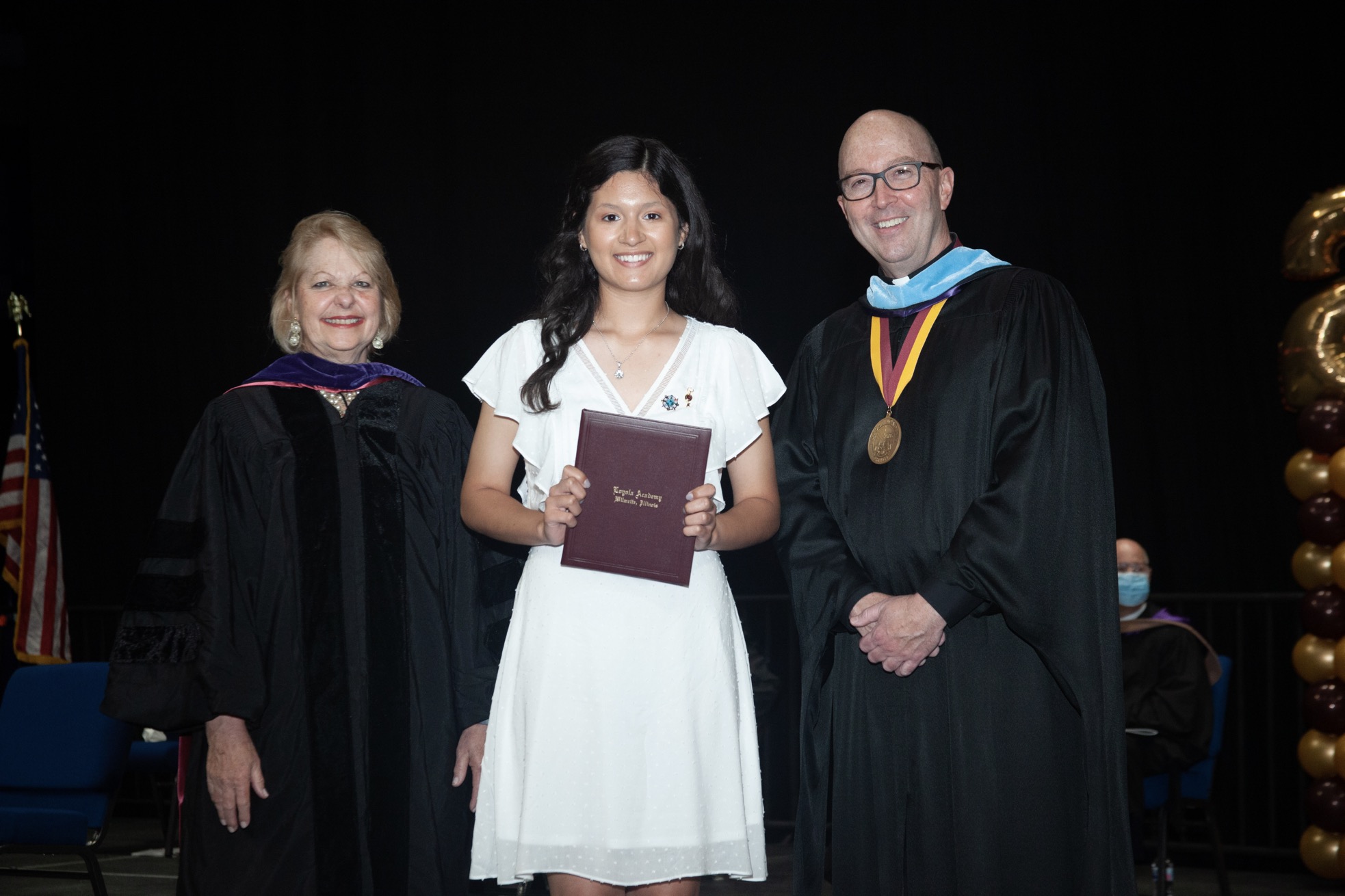 ‘You are an extraordinary class’: New Trier, Loyola students end ...