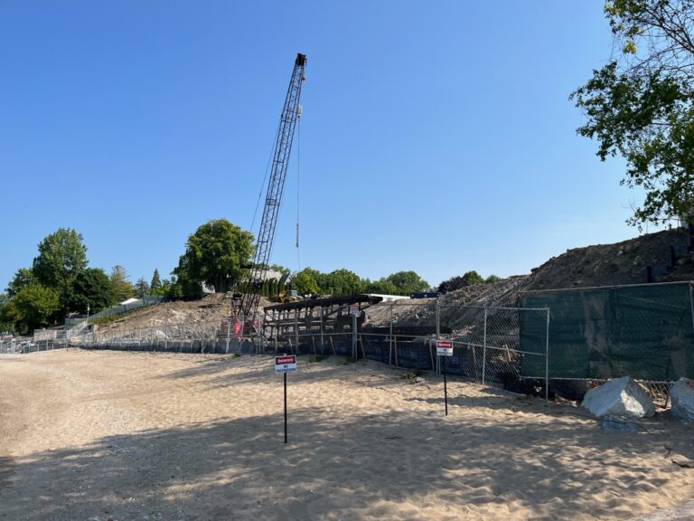 Judge dismisses Winnetka property owners' lawsuit challenging lakefront ...