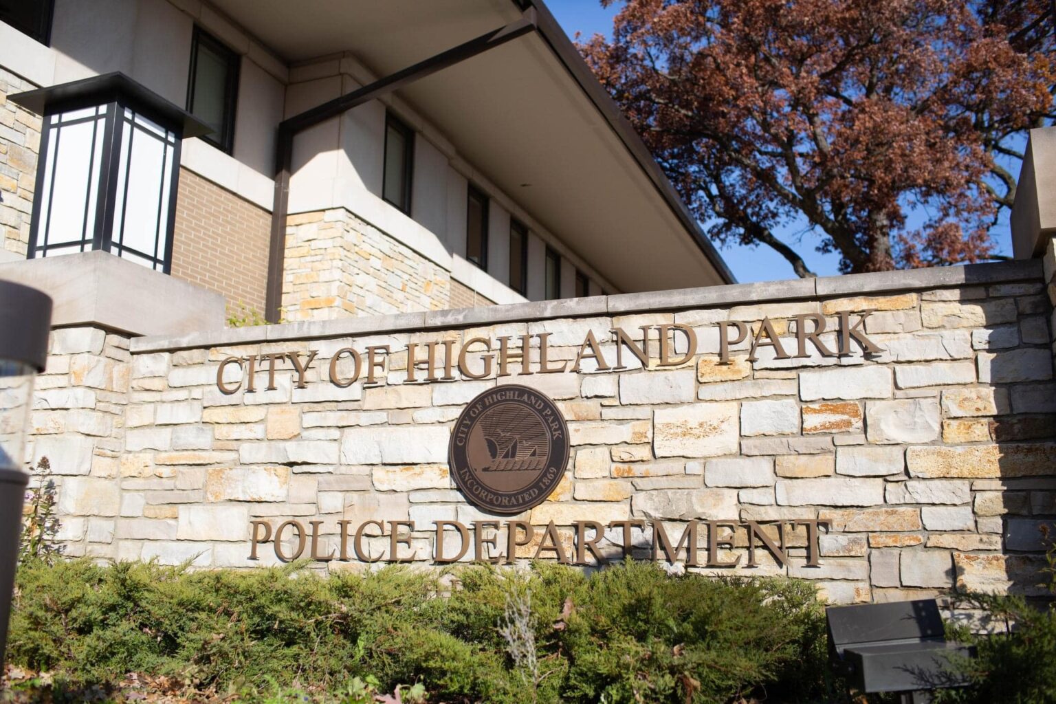 Highland Park police arrest man at HPHS for trespassing, disorderly ...