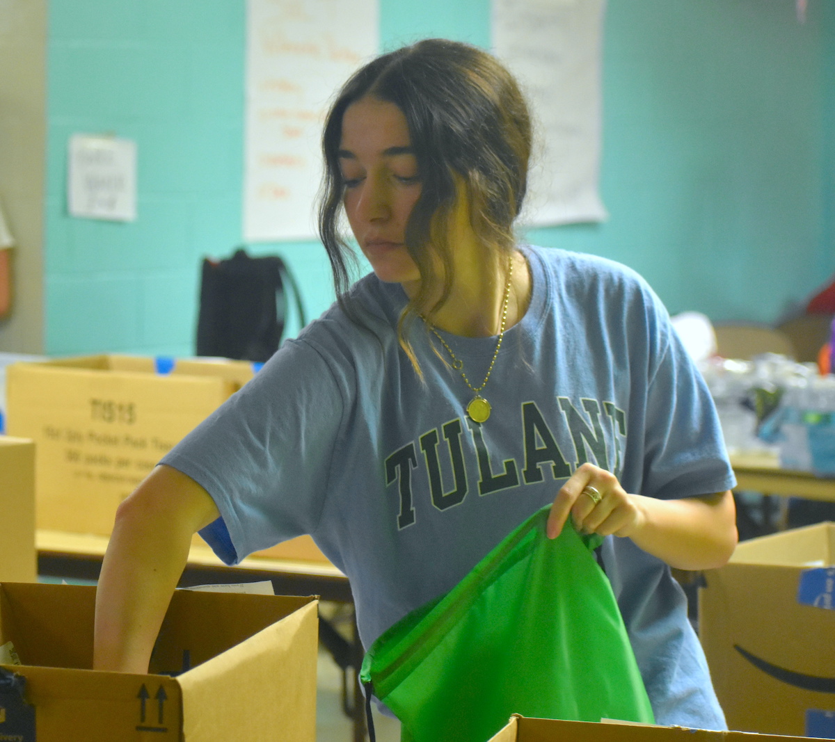 1,000 care packages await migrants who may arrive in Wilmette in ...