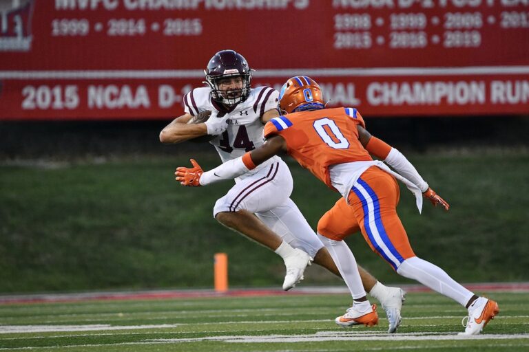 East St. Louis takes it to Loyola Academy in Week 1 battle of state ...