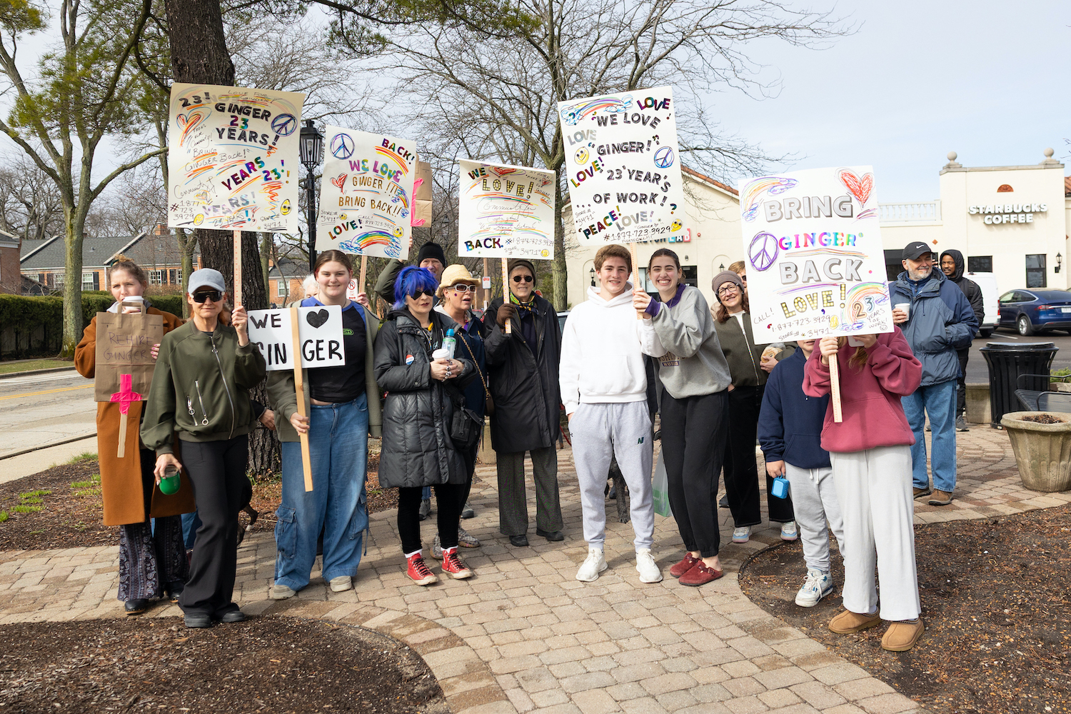 Protesters rally outside Jewel to support longtime, popular cashier ...