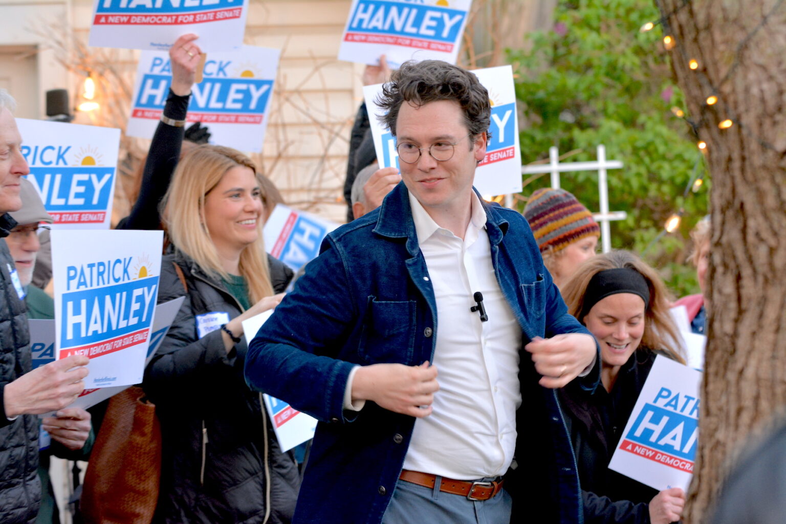 New Trier Dems' Hanley announces bid for state senate — with Schakowsky ...